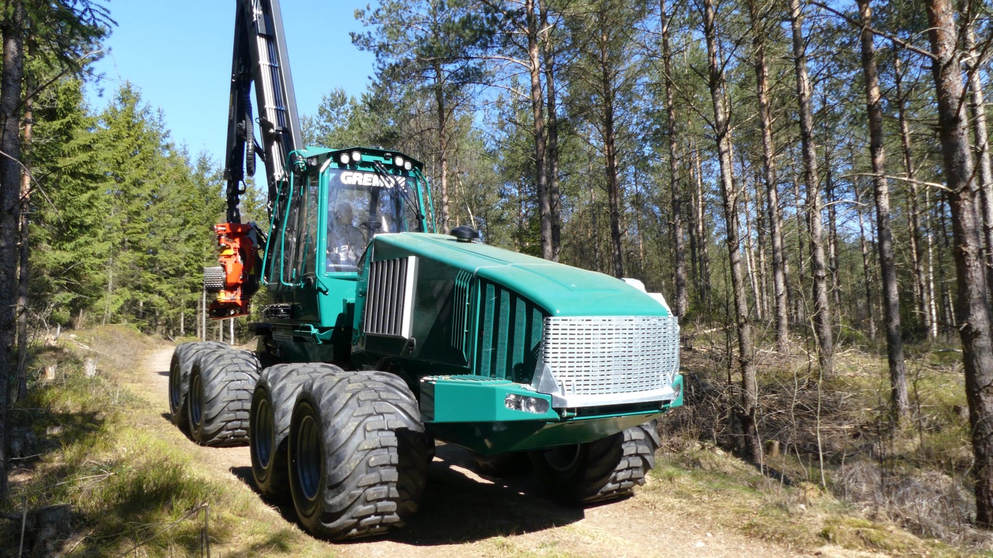 Gremo 1058 H5 - new thinning harvester from Gremo (Video ...