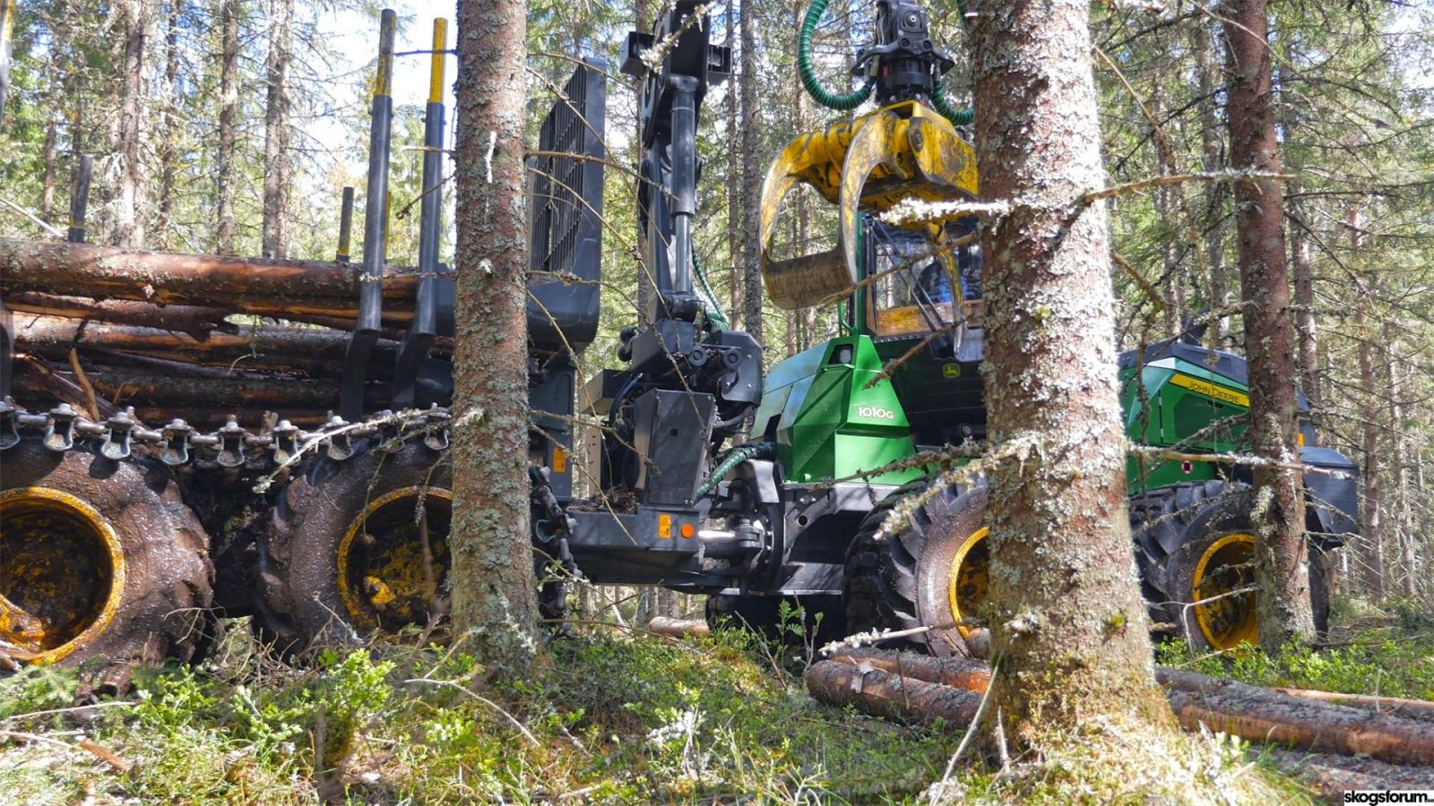 JOHN DEERE 1010G – AN EASILY OPERATED HEAVYWEIGHTER FOR FOREST THINNING ...