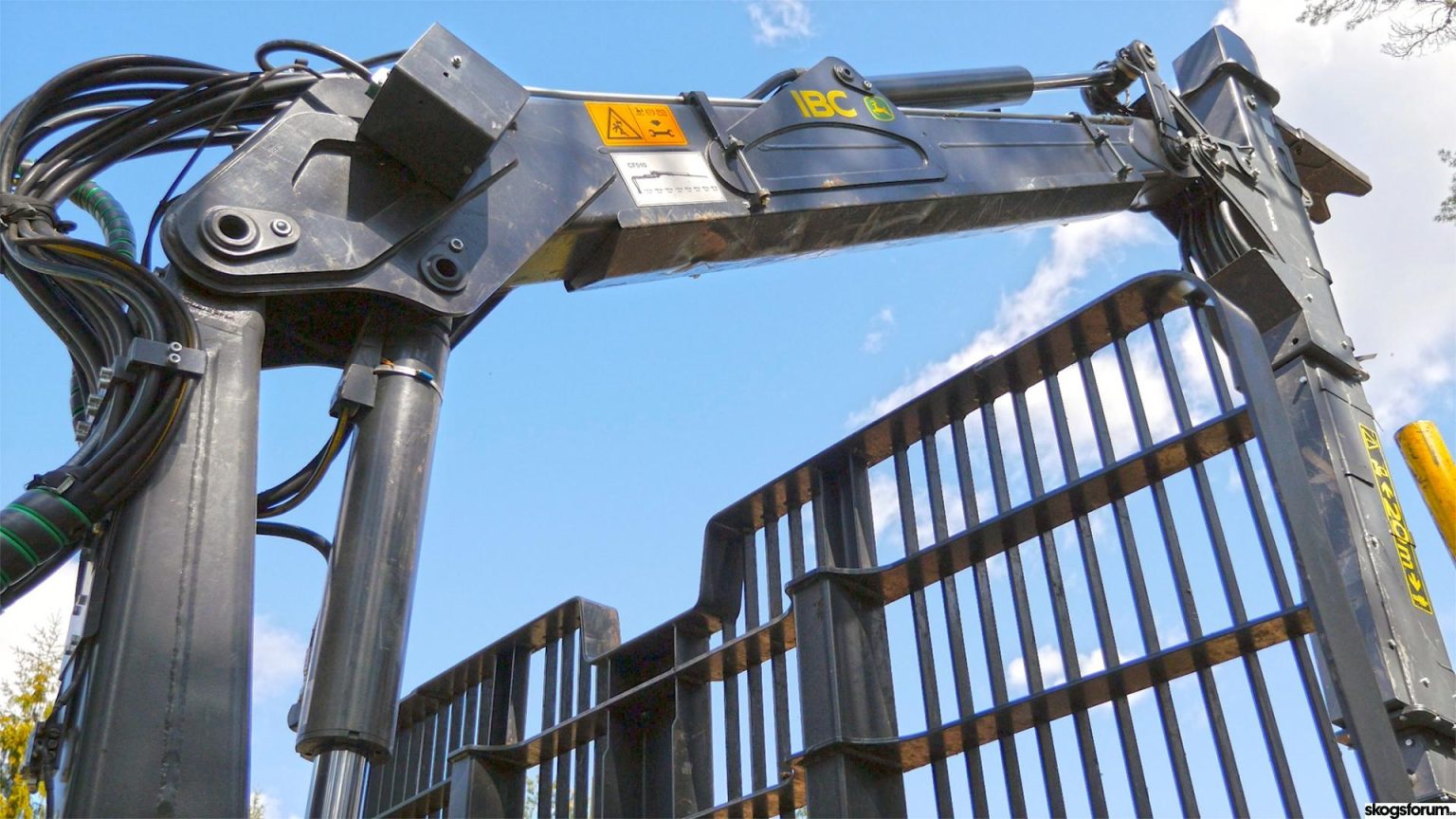 JOHN DEERE 1010G – AN EASILY OPERATED HEAVYWEIGHTER FOR FOREST THINNING ...