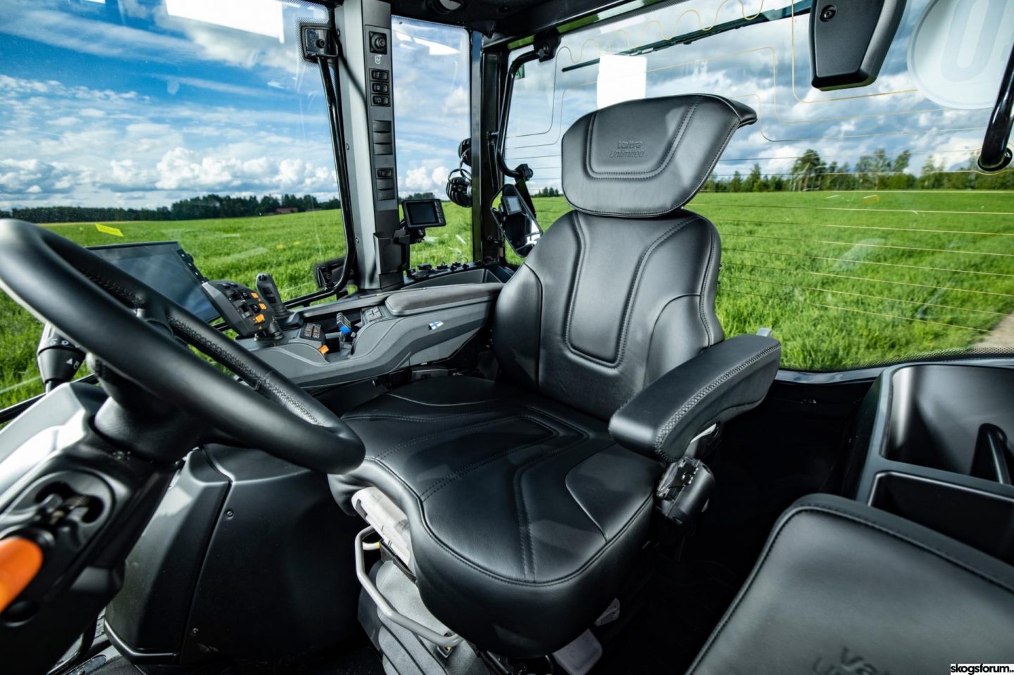 New tractors from Valtra - NordicWoodJournal