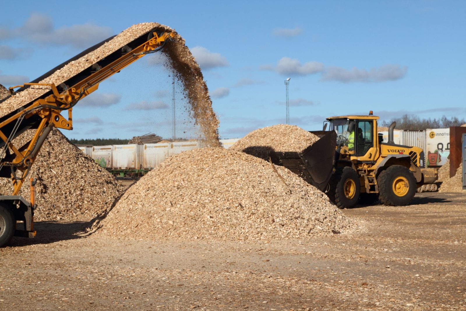 Efficient chipping with a CBI 8400 - NordicWoodJournal