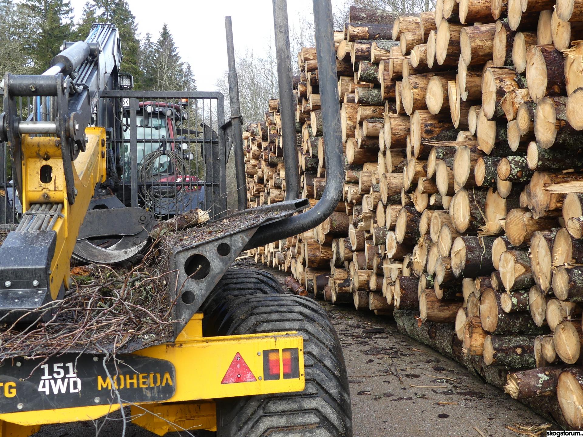 Moheda M81DT – a new loader with 9,4 meters reach - NordicWoodJournal