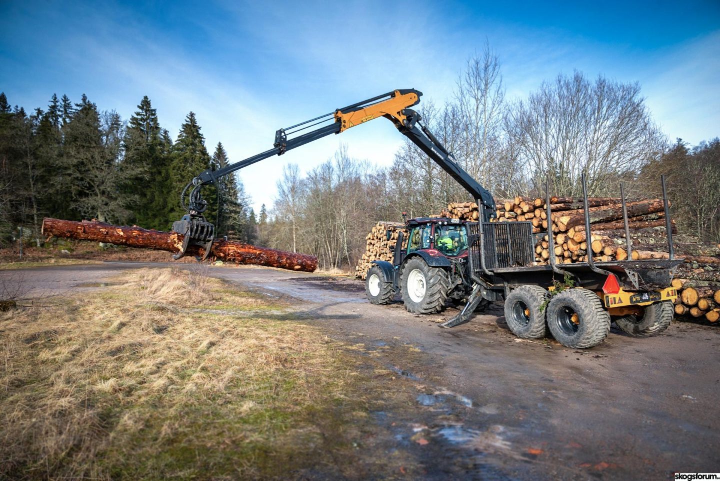 Moheda M81DT – a new loader with 9,4 meters reach - NordicWoodJournal
