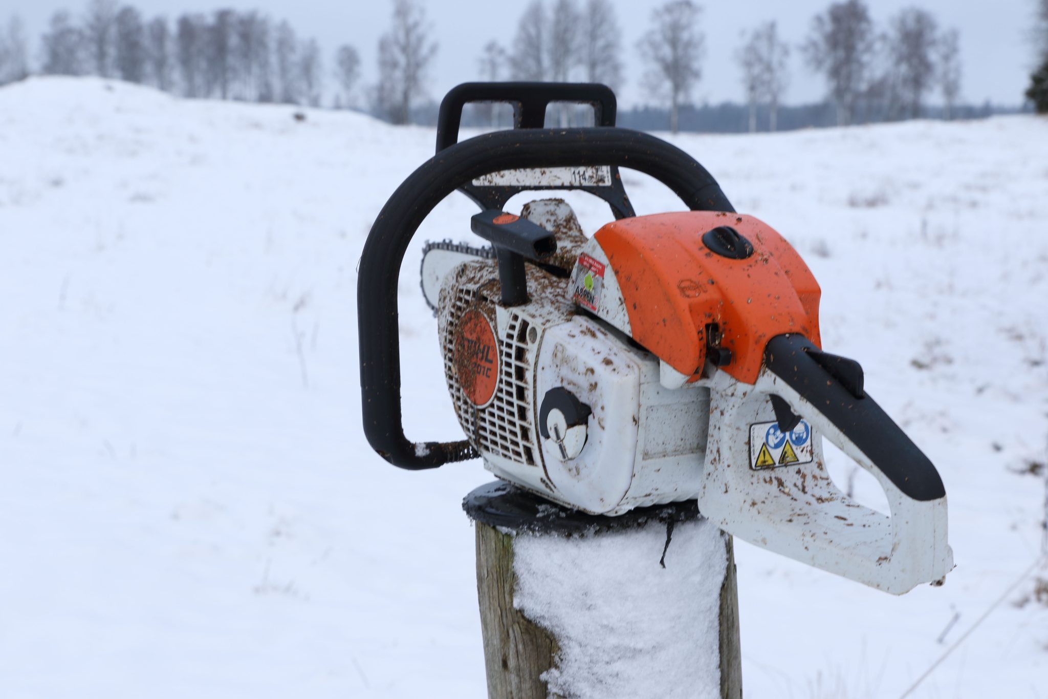 Husqvarna 550 XP G Mark II vs. Stihl 201C - NordicWoodJournal