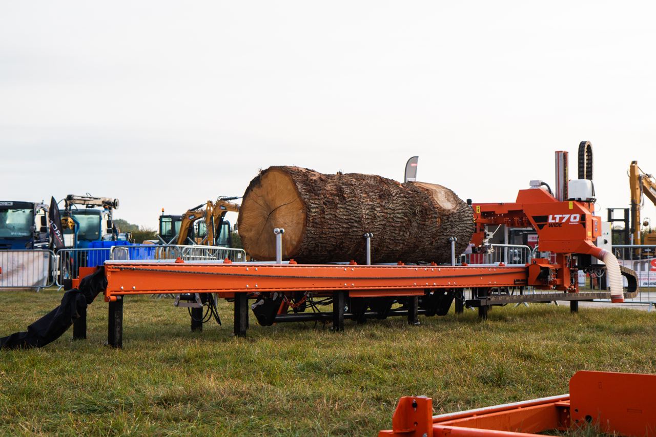 Wood-Mizer – processing the wide ones at the APF - NordicWoodJournal