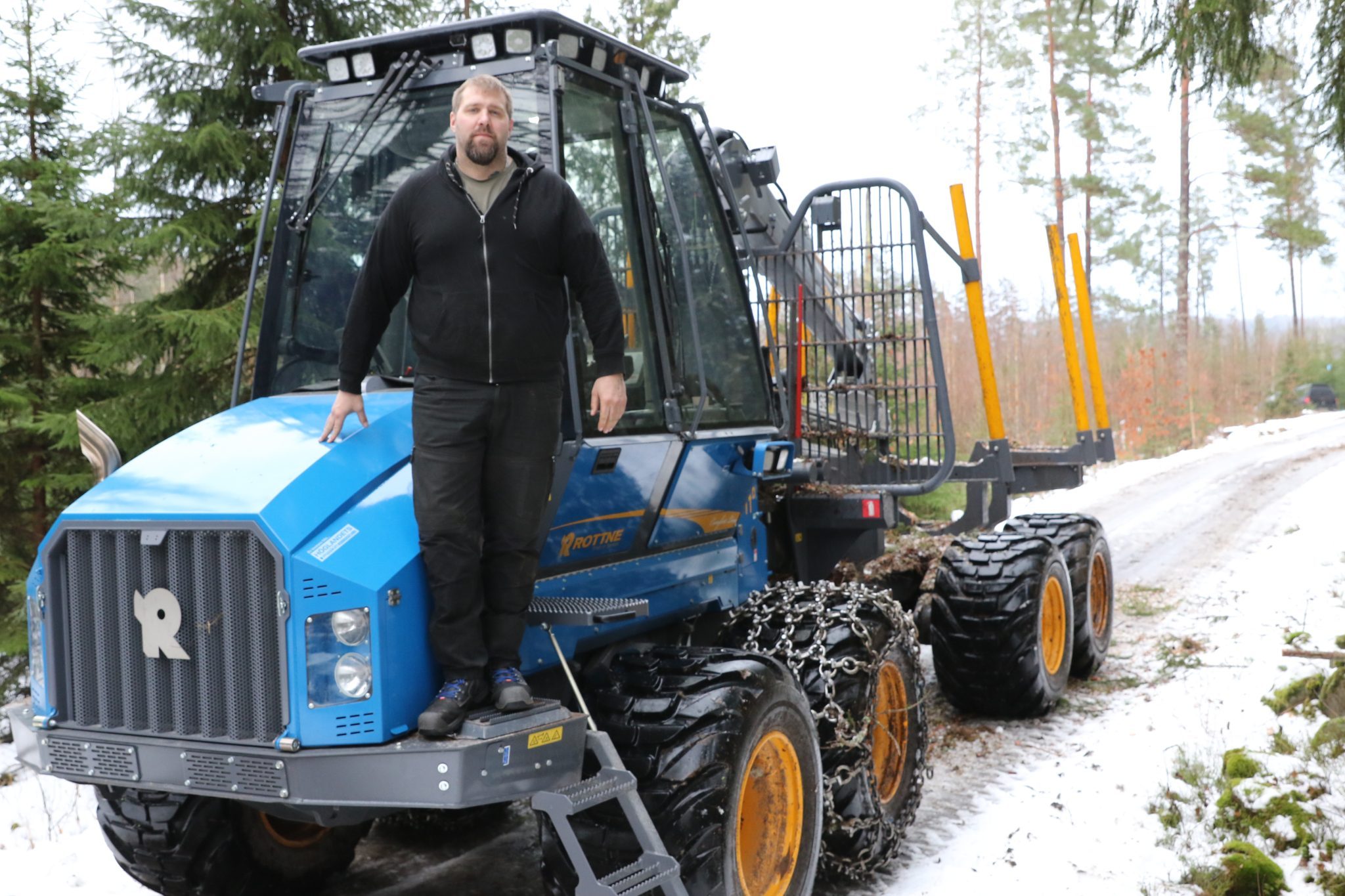 Rottne F11D – with crane tip control - NordicWoodJournal