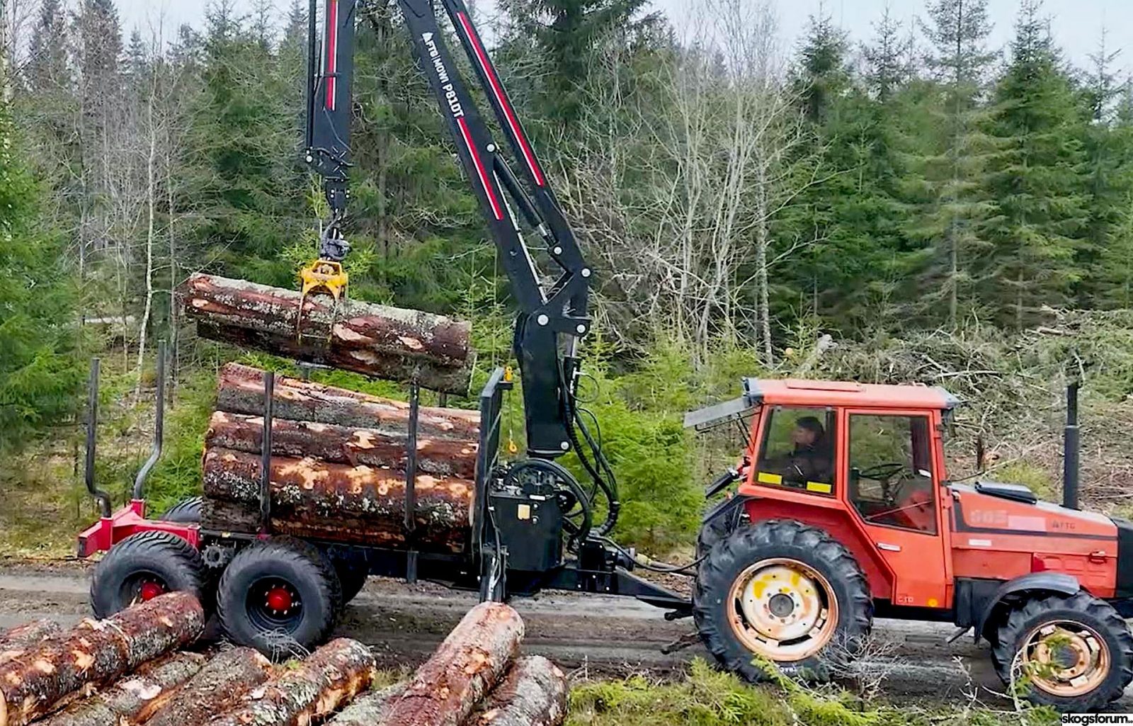 MOWI P81DT – a new large loader from FTG Cranes - NordicWoodJournal