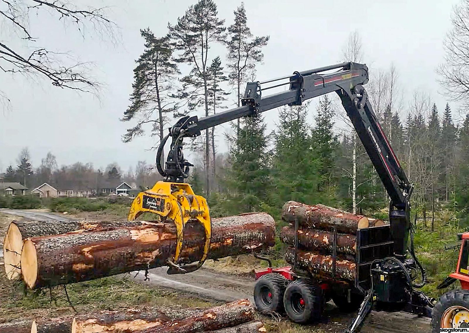 MOWI P81DT – a new large loader from FTG Cranes - NordicWoodJournal